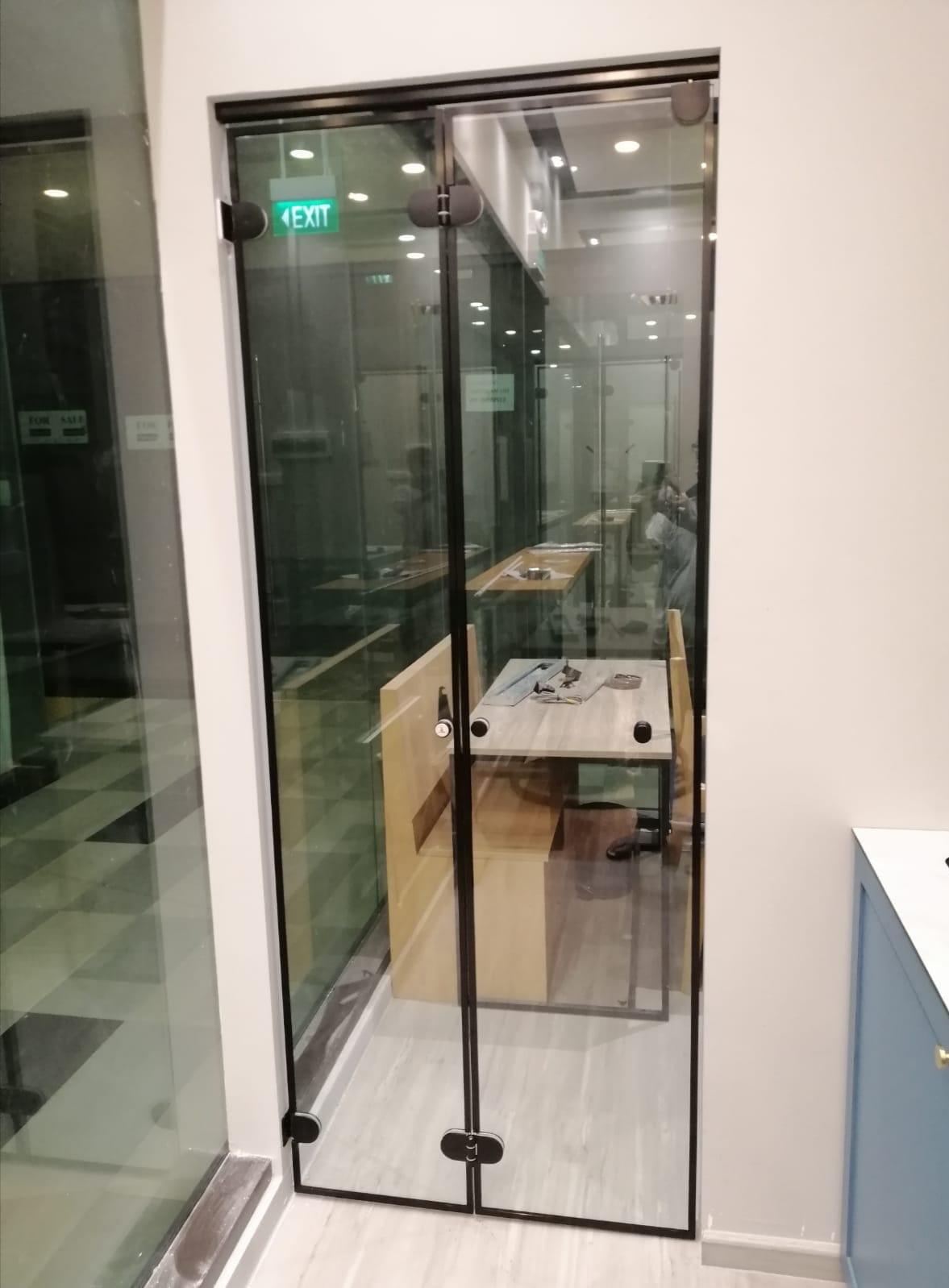 Wall Mount Hinge - Maxter Glass Pte Ltd